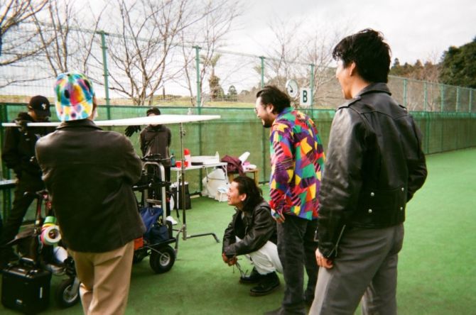 TENDOUJI、本日リリースの新曲「FIREBALL」MVプレミア公開 撮影時のオフショットも | Spincoaster (スピンコースター)