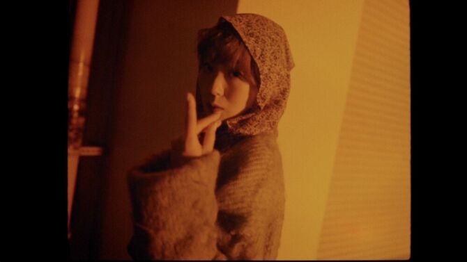 おかもとえみ、新作EP『wwavess』から「ANSWER」MV公開 - Spincoaster (スピンコースター)