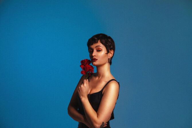 東京からロンドンに拠点を移したLaura Ribeiro、2年ぶりとなる新曲リリース