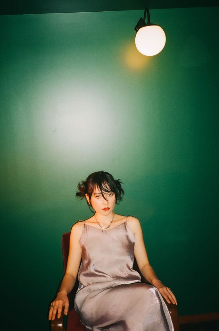 ermhoiインタビュー ｜ 「早回しの社会に“待った”をかけられるのは、音楽だけなのかもしれない」