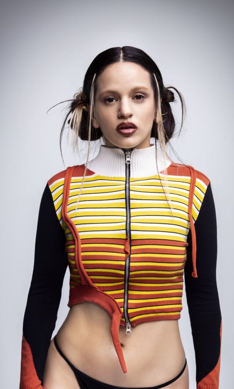 ROSALÍA、新曲「TUYA」リリース 東京で撮影したMVも公開 - Spincoaster (スピンコースター)