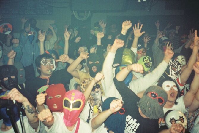 TENDOUJI、「HATTRICK」覆面限定ライブMV公開 - Spincoaster (スピンコースター)