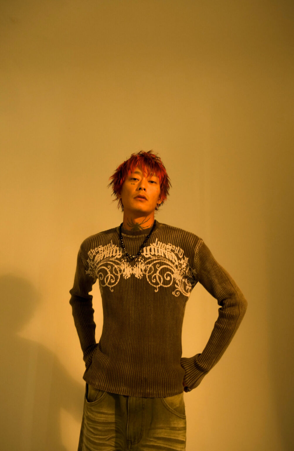 TYOSiN、新曲「笑殺」リリース 笑顔の中に見え隠れする殺意を表現 - Spincoaster (スピンコースター)