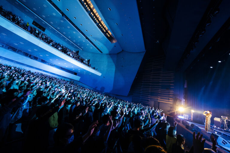iri、秋ツアー『iri Plugless Tour』初日公演のライブ・レポート到着