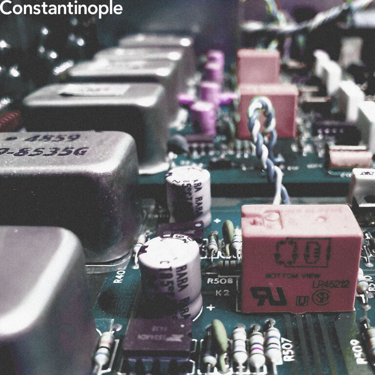 LANA、およそ4ヶ月ぶりの新曲「99」リリース ＆ MVプレミア公開 - Spincoaster (スピンコースター)