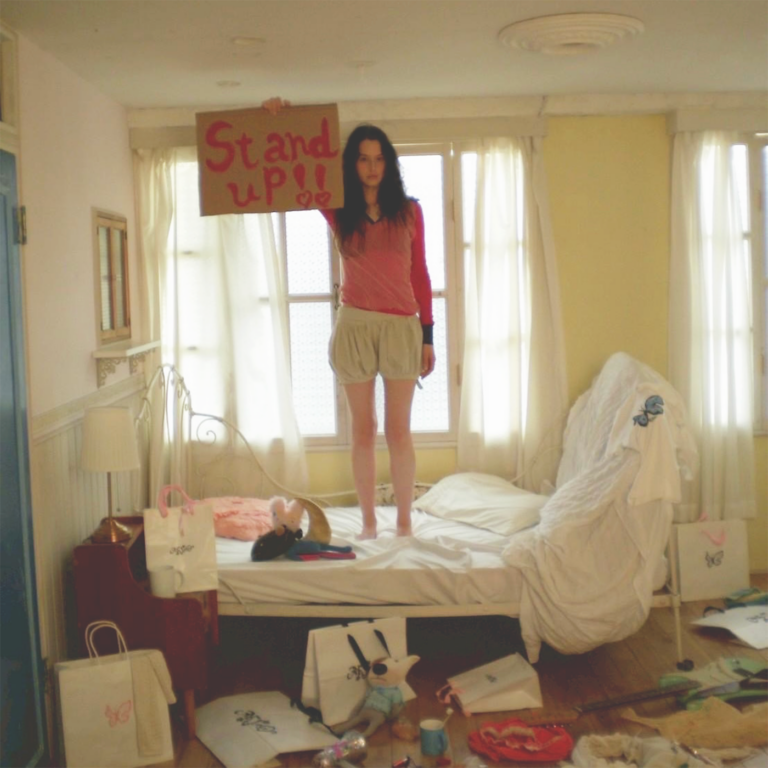 REJAY、新曲“Stand up”リリース ｜ 迷いごと鳴らすような、淡くて強いインディポップ