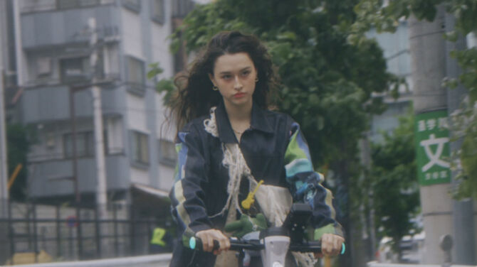 REJAY、新曲“Stand up”リリース ｜ 迷いごと鳴らすような、淡くて強いインディポップ